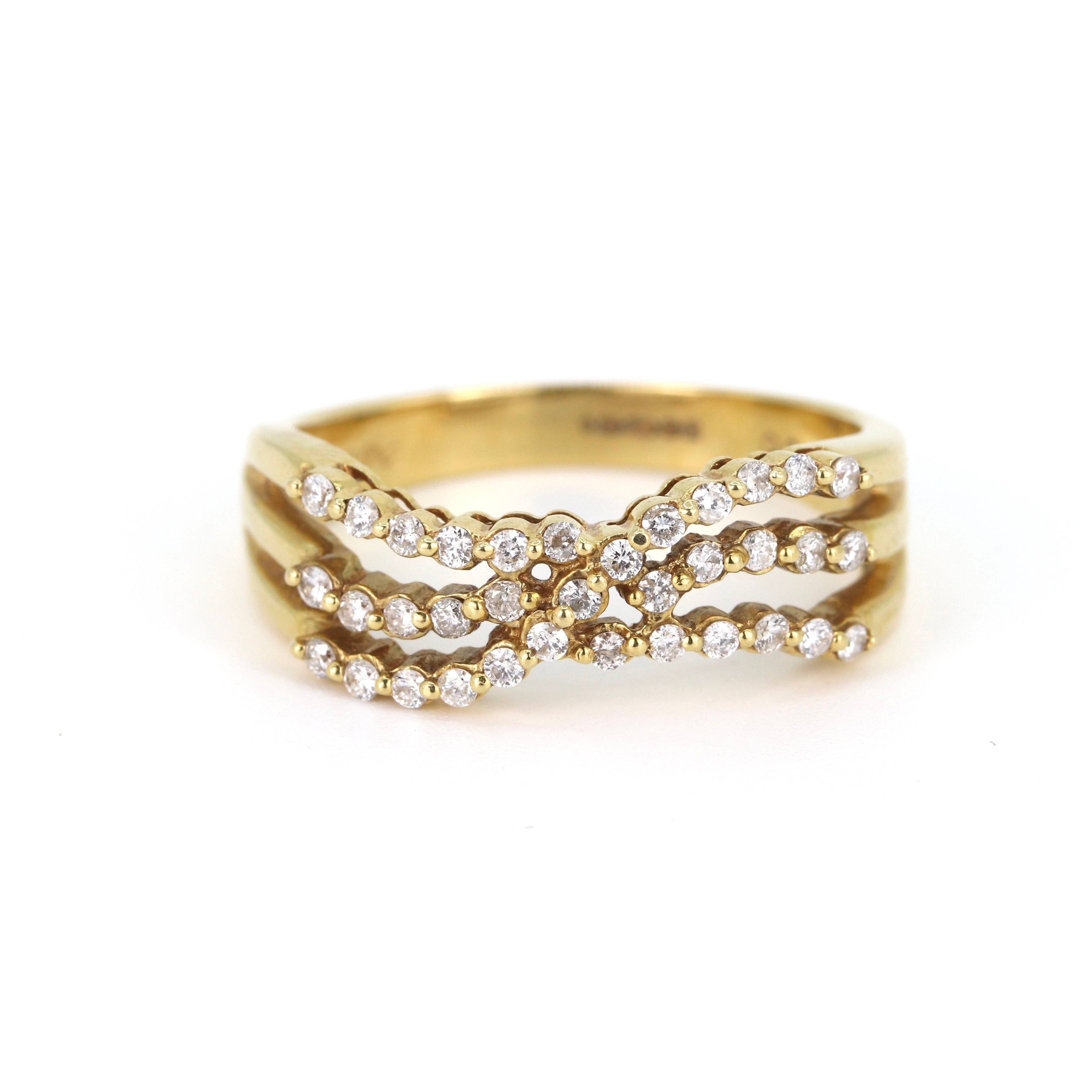 18K GOLD DIAMOND SET CROSSOVER RING. | Barnebys